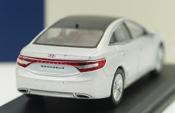 Diecast 2011 Hyundai Grandeur Sedan Model 1:38 Scale Silver [VB4A744]